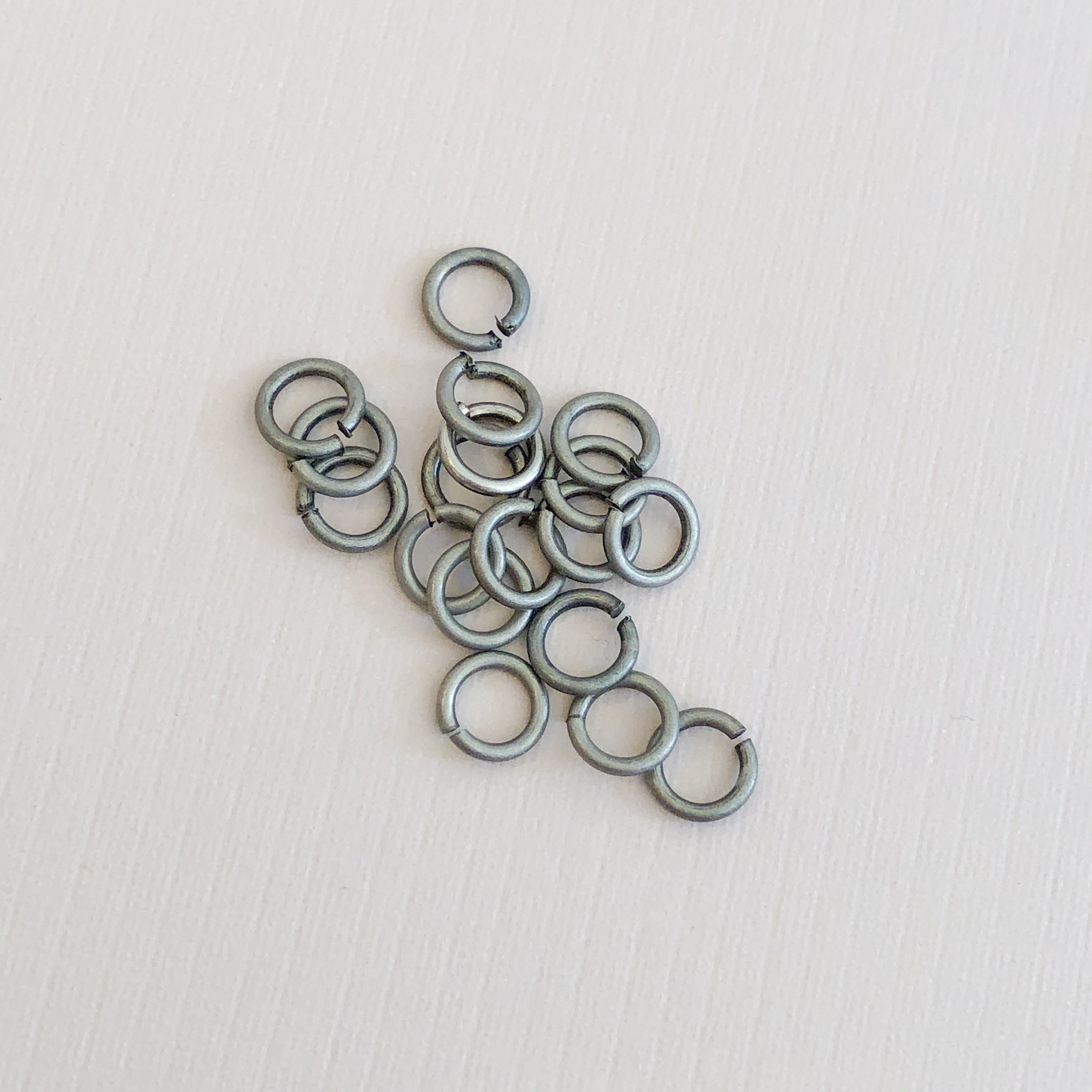 Distressed Silver Open Jump Rings - Pack of 20 – Beads, Inc.